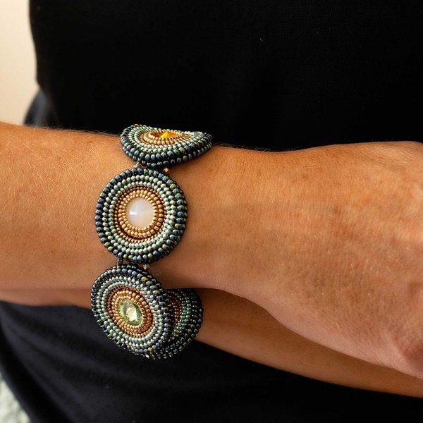 Drama Queen Herringbone Bezel Bracelet Tutorial | PotomacBeads