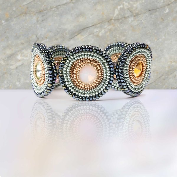 Drama Queen Herringbone Bezel Bracelet Tutorial | PotomacBeads