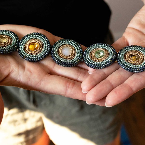 Drama Queen Herringbone Bezel Bracelet Tutorial | PotomacBeads