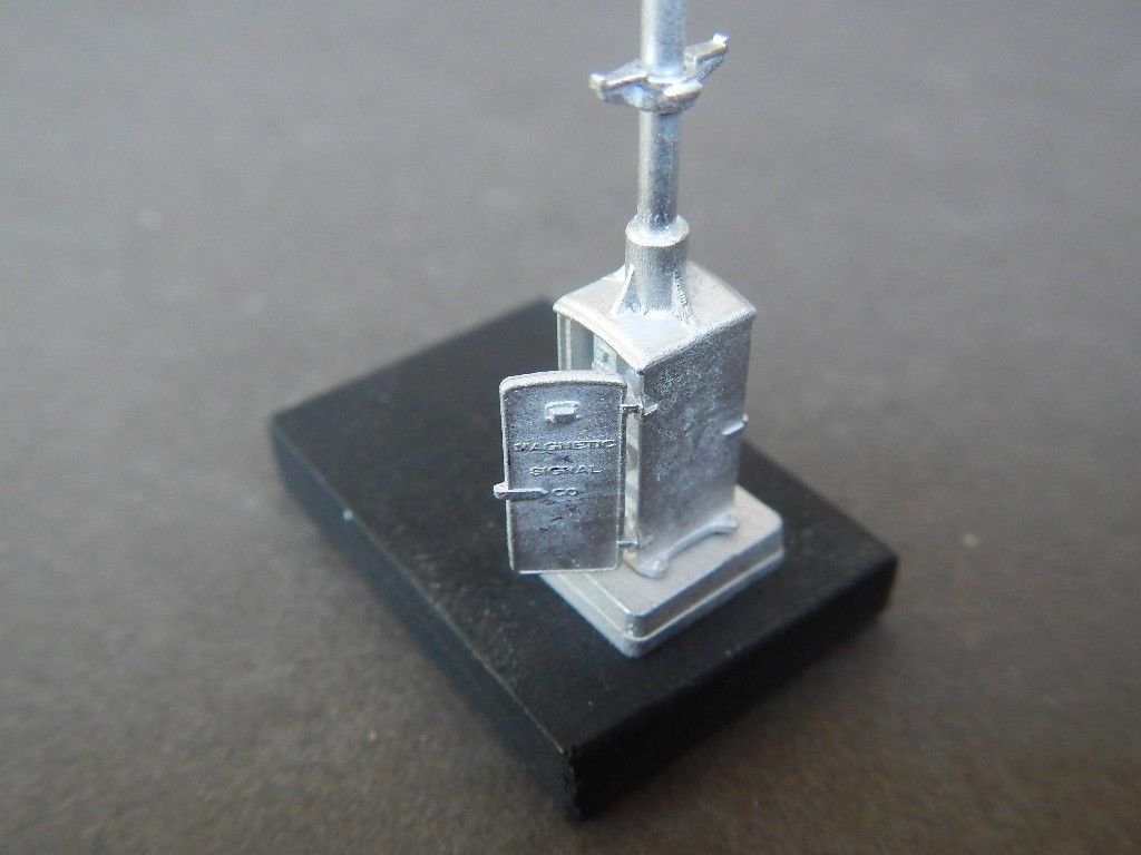 HO Magnetic Signal Co. Model 3 Wigwag Flagman