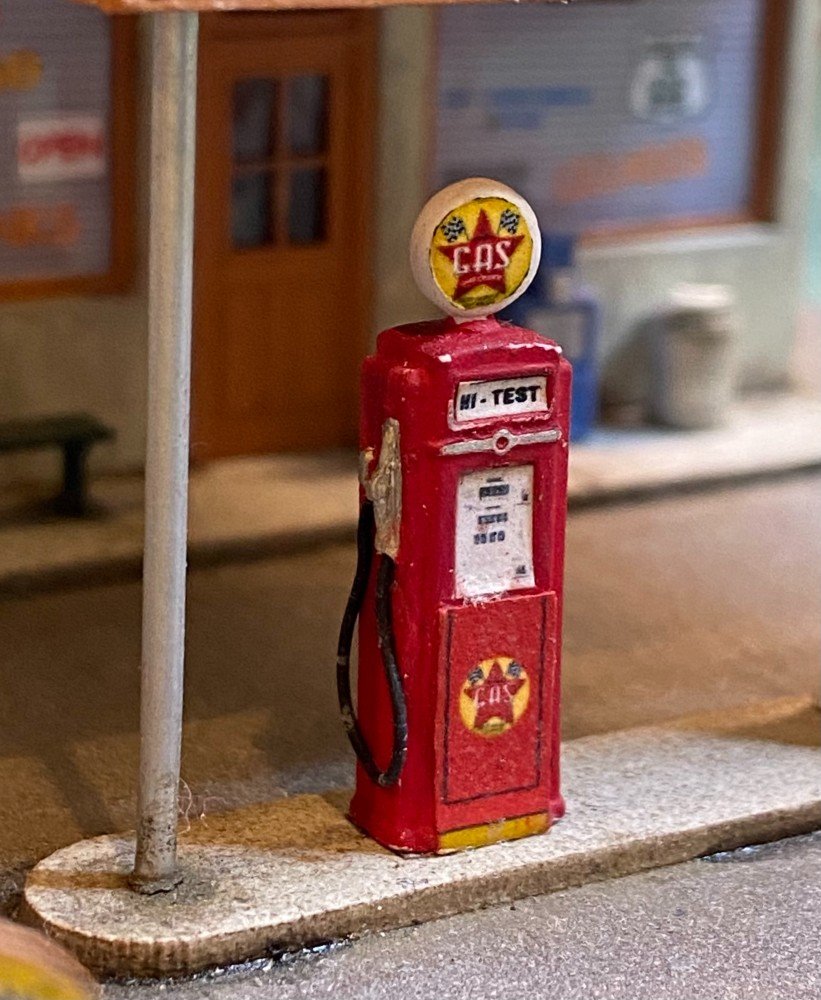 HO Globe Gas Pumps