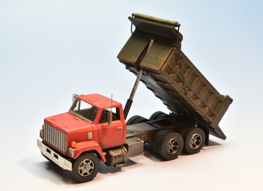 HO 80s GMC Brigadier Dump Truck