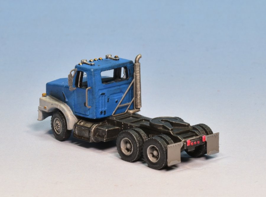 N 1990's Volvo/White WG Tandem Axle Tractor
