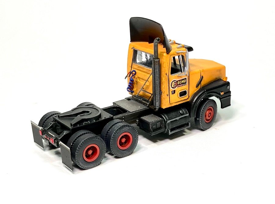 HO Volvo/White WG Tandem Axle Tractor