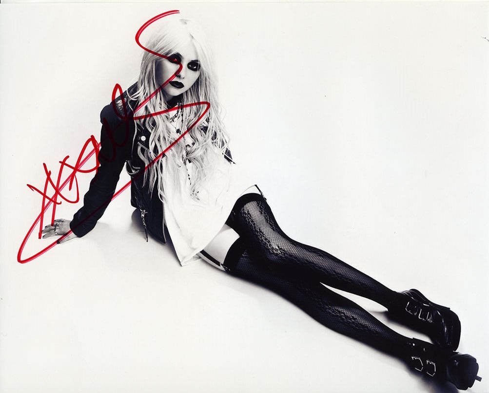 Taylor Momsen Signed 8x10 Photo Certified Authentic JSA COA